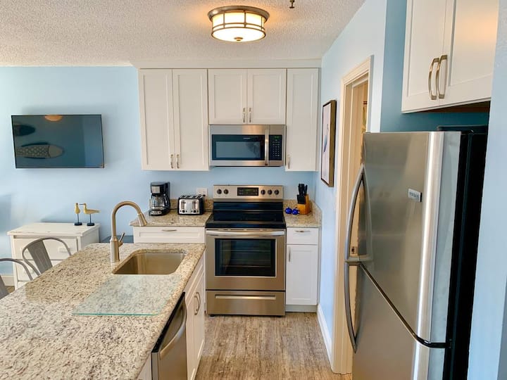 Updated - Gulf View - Heated Pool - Sleeps 6 - Destin, FL