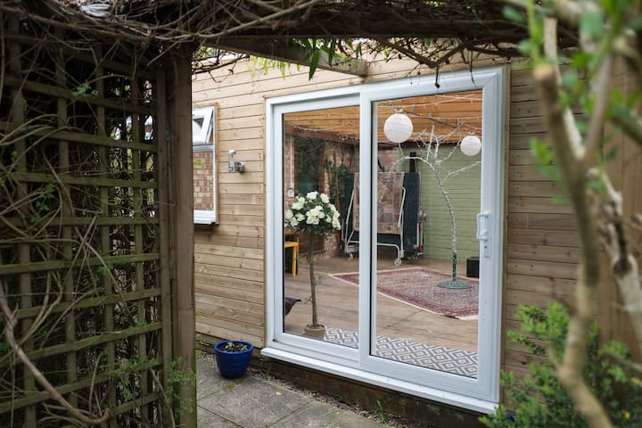 Farnborough Airshow Only. 5 Bed Home. - Farnham