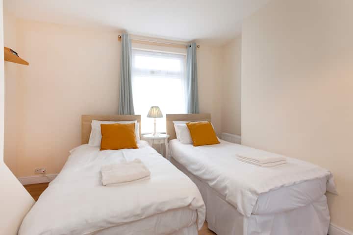Lovely En Suite Room With Private Living Room - Nottingham
