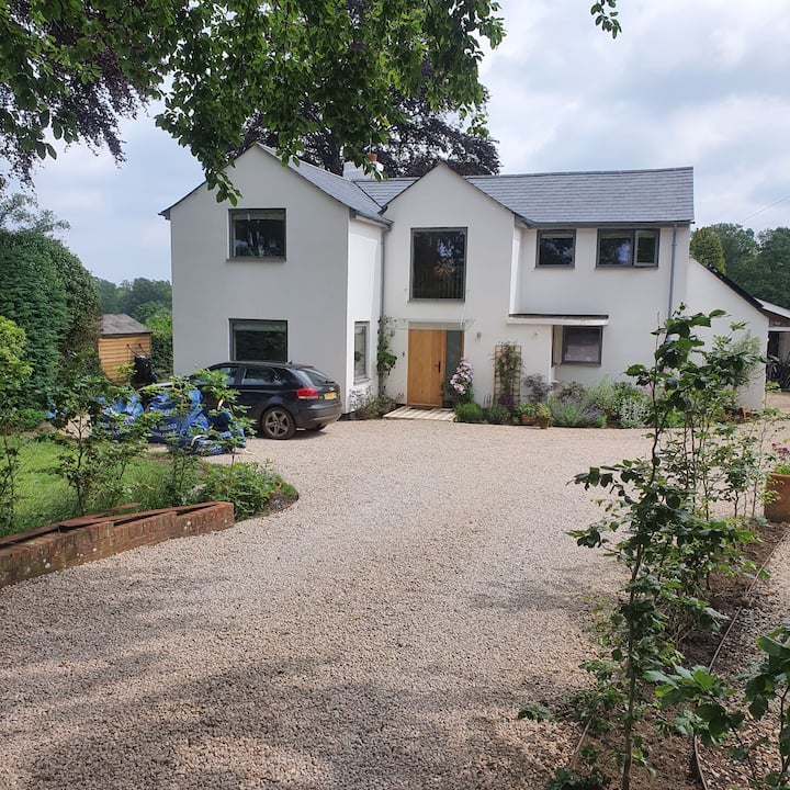 Modern Residential Home In The Surrey Hills. - Dorking