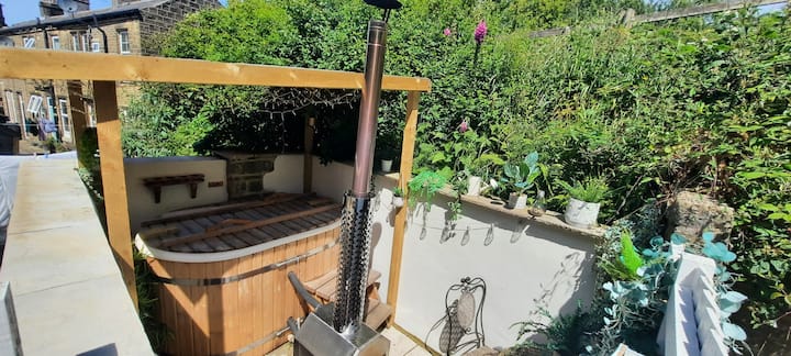 The Little Secret 8 Sleeps 2-4 With Hot Tub - Haworth