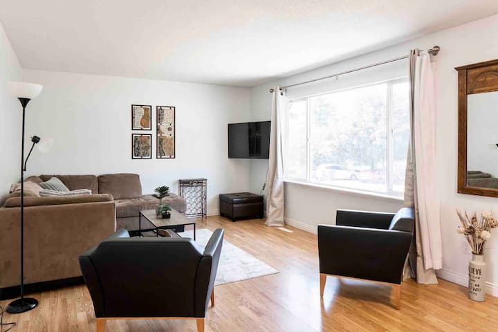 Central City! Spacious Stay! - Kelowna