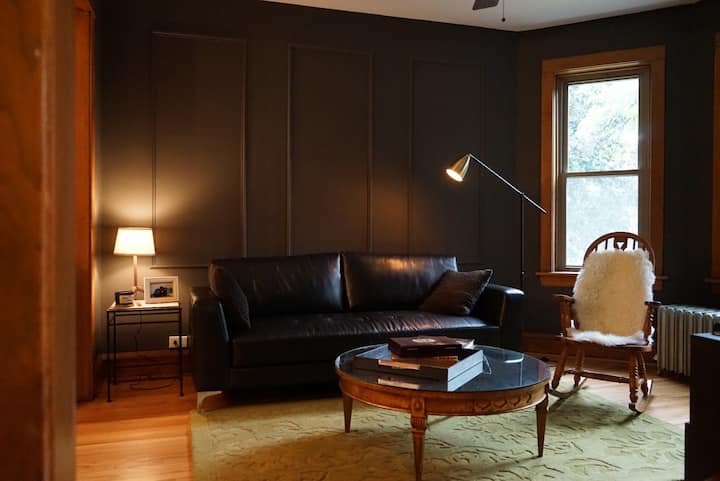Entire 2 Bdrm Apt Lincoln Square - Chicago, IL