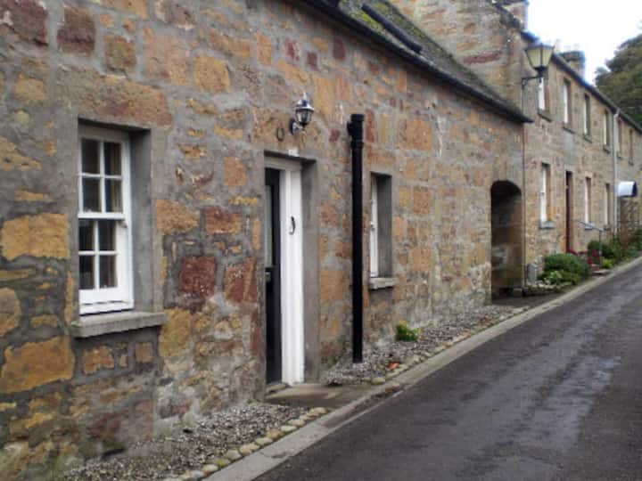 8 Gilchrist Square - Dornoch