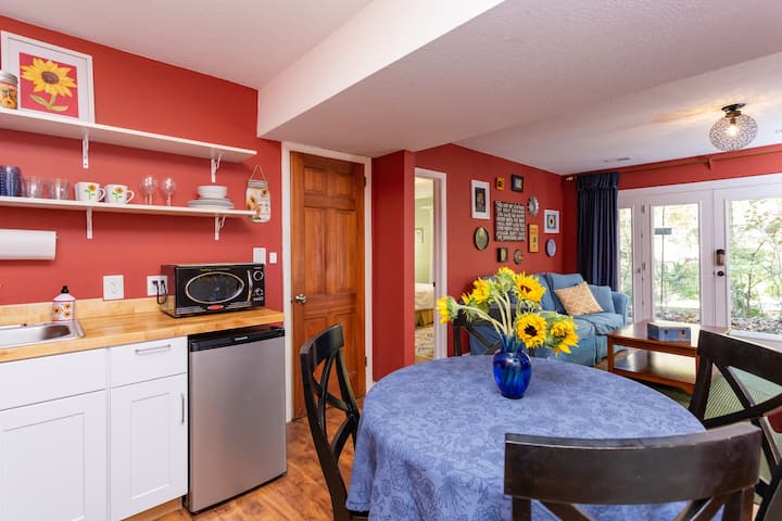 Sunflower Suite/house Apt. Near Franklin St. & Unc - Carrboro, NC