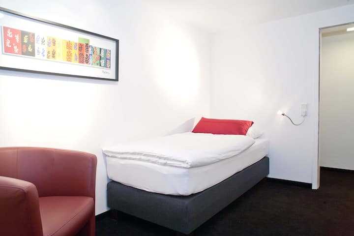 In The Middlle Of Düsseldorf - Düsseldorf