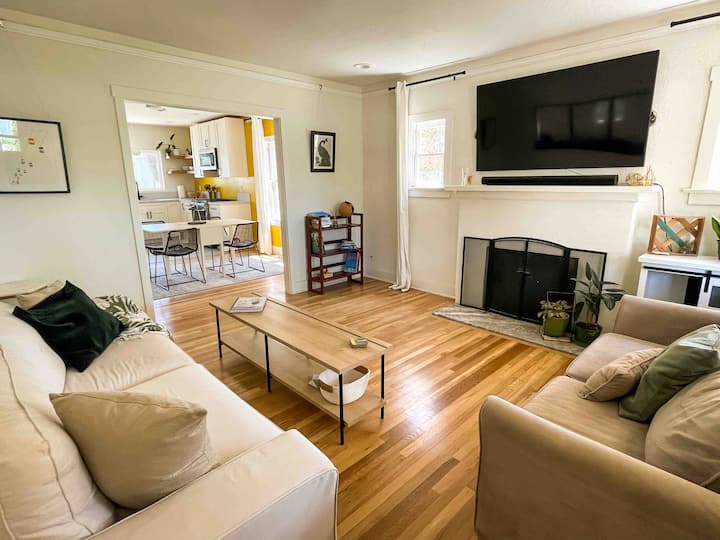 Bright Modern Santa Barbara Getaway - Santa Barbara, CA