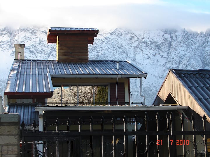 Casa Amplia Y Céntrica, 2 Habitaciones, Quincho - El Bolsón