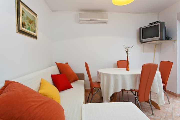 Luvi Apartment 3 Quiet Neighborhood - Arbanija