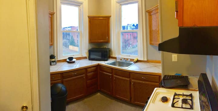 Private Room #1 In Downtown Buffalo, With Parking. - Buffalo, NY