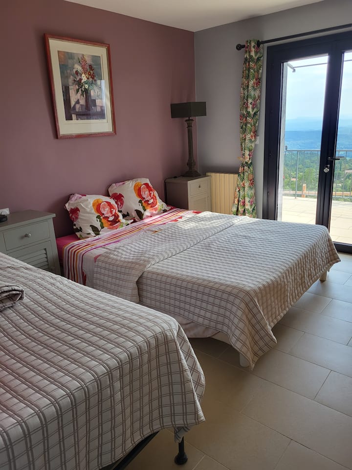 Maison Le Mas Dei Rigaou
Chambre Soleil Levant - Villecroze