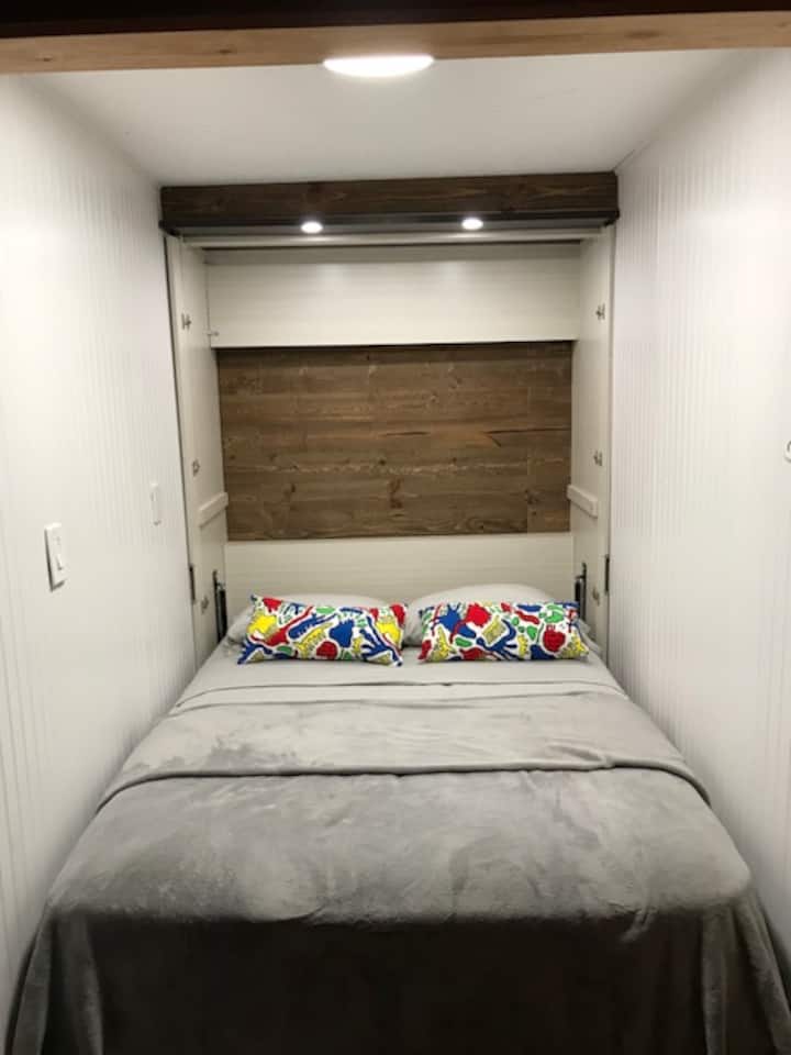 Tiny House Off Hawthorne (Mt. Tabor) Blvd - Oregon