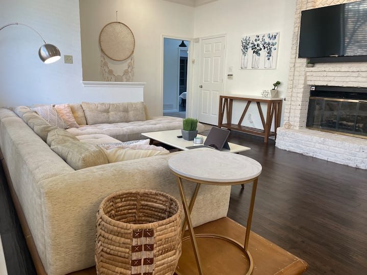 Heart Of Richardson Comfy But Luxury Feel Home - Richardson, TX