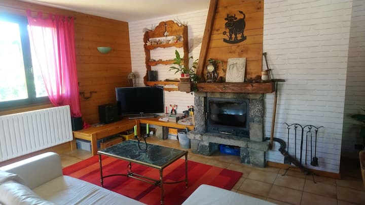 Confortable Appartement Au Pied Du Vieux-village - Le Chinaillon