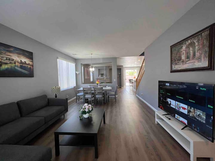 Classic 4 Bedroom House With Patio - Las Vegas