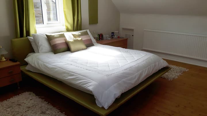 Elm Park House -Twin Room - Rochdale