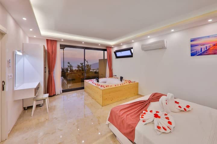Manolya Sui̇t 
Denizmanzarası+jakuzi=muhteşem Tatil - Kalkan