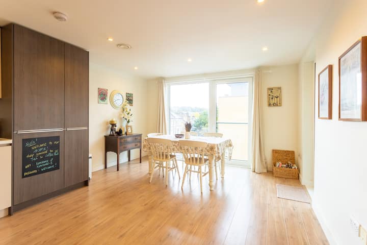 Spacious 2 Bed Flat With Balcony In Greenwich - Bromley