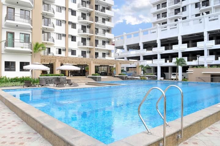Cypress Towers 3 Bed Near Bgc Wi-fi ~100 Mbps! - Taguig