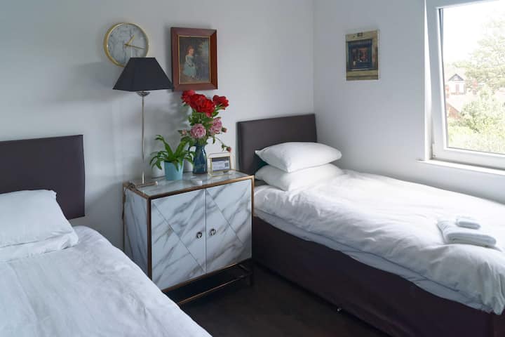 Comfortable Ensuite Rooms - Refurbed 1906 House. - Hounslow