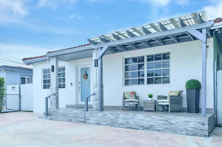Modern & Cozy•5 Min Airport•15 Min Port•king Bed - Miami, FL