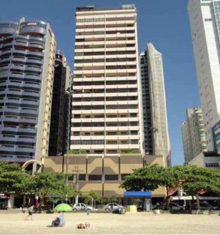 *Pé Na Areia* Av. Atlântica N° 600  16° Andar - Balneário Camboriú