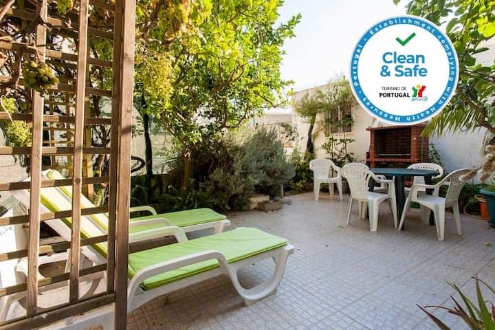 Almada Between Lisbon And Beach - Almada