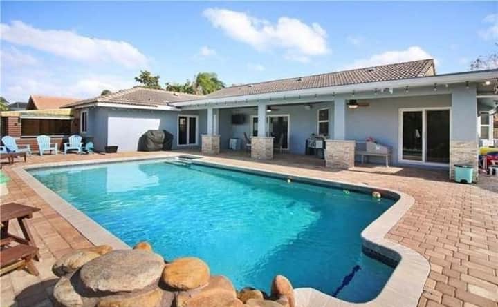 Luxury 4 Bedroom 2 Bathroom Home With Pool! - Coral Springs, FL