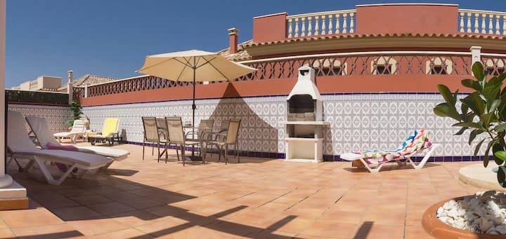Villa Bondo: Sleeps 6. Private Heated Pool, Wifi, Bbq, Close To Amenities - Corralejo