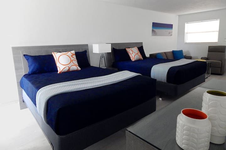 Exquisite Luxury Oceanfront Complex Key Colony - Marathon, FL
