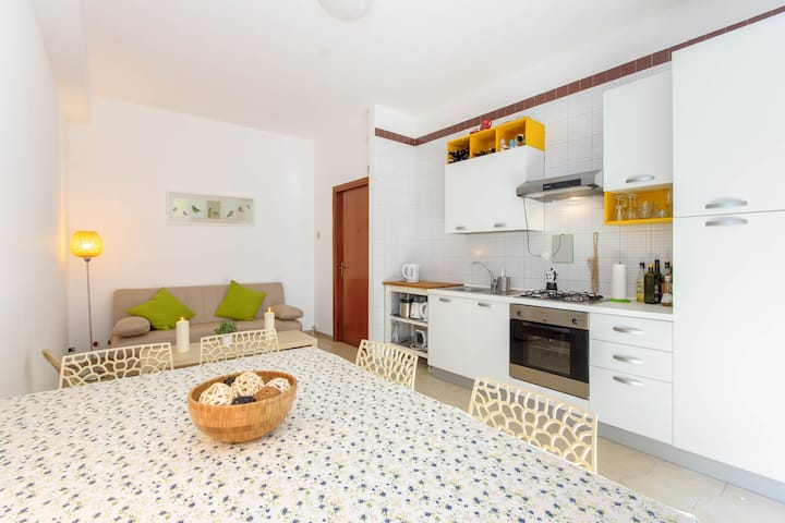 Large Apt Great Wifi+ac In Centre Long Stay Ideal - Castellammare del Golfo
