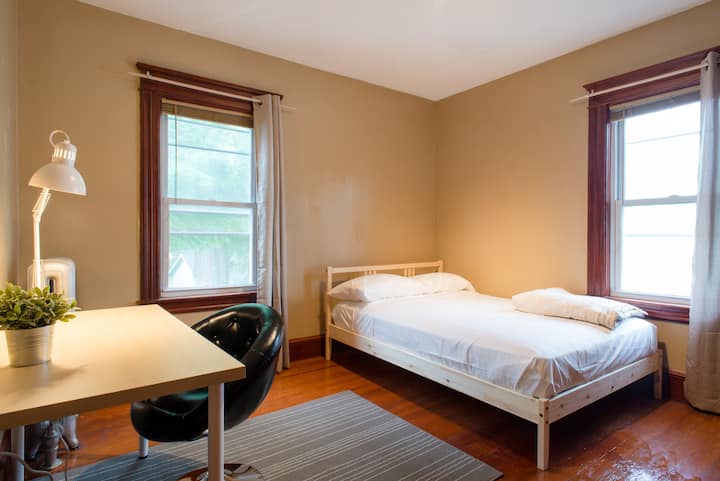 Minimaliststays™ ♔ Quiet & Homely ♔ #1 - Lowell, MA