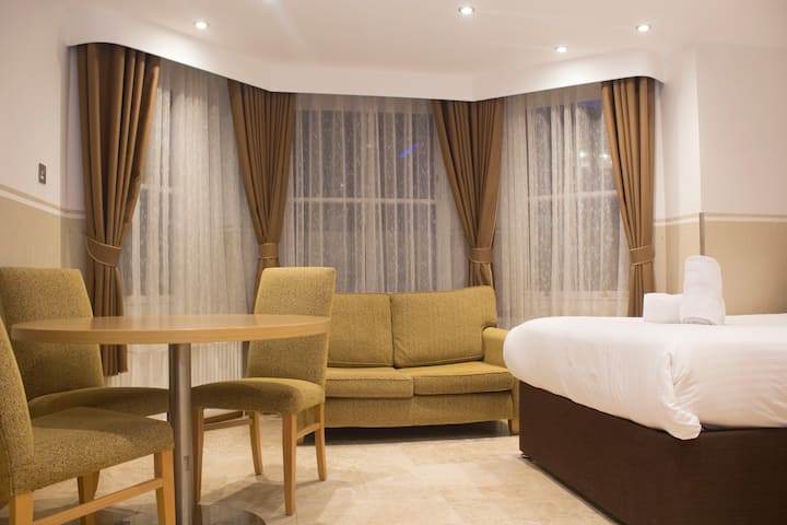 Luxury Superior Apartment - Eastbourne