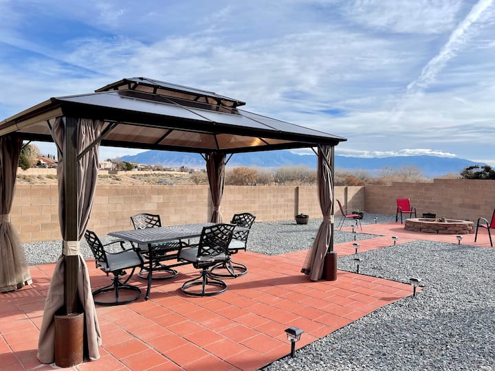 Abq Home Overlooking Mountains Near Sandia Tramway - Albuquerque, NM