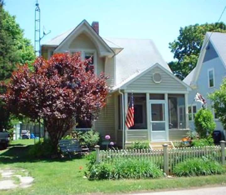 Aj's Guest House Downtown Put-in-bay - Kelleys Island, OH