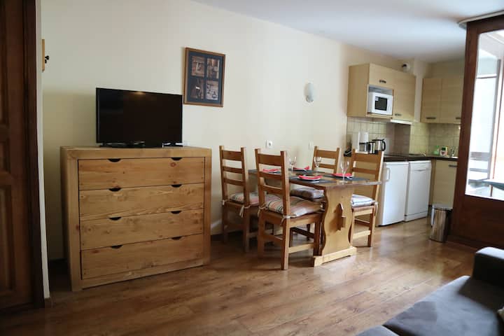 Warm Spacious 28m2 Studio - Private Garage Space - Aigueblanche
