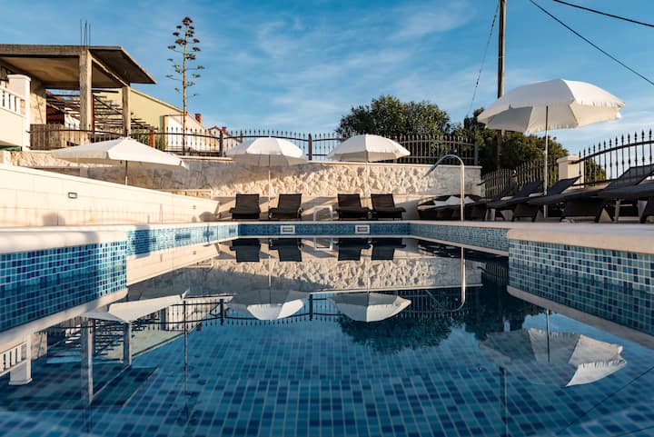 Villa Miljak - Luxury Villa With A Swimming Pool Close To Split - Podstrana