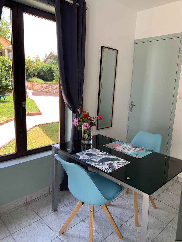 Joli Studio Tout éQuipé Avec Grande Piscine - Montceau-les-Mines