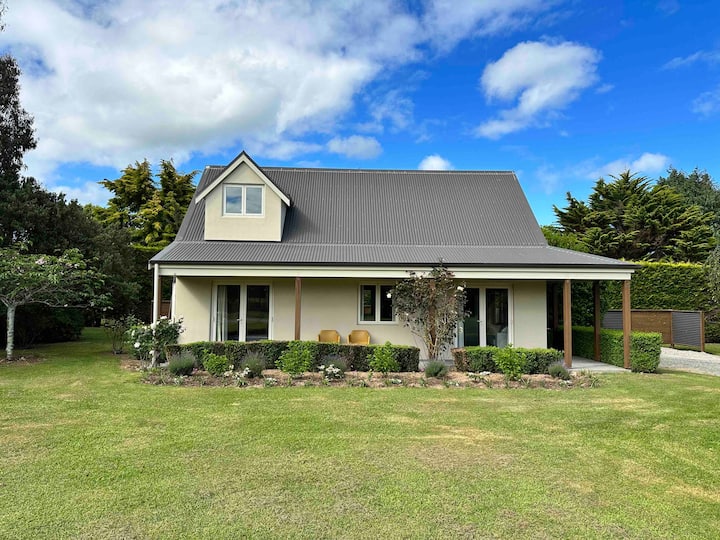 Private Cottage In Te Horo - Ōtaki Beach