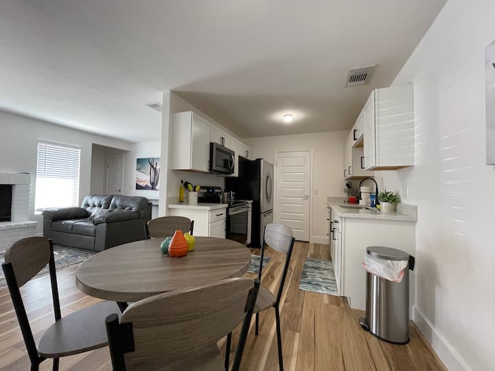 Centrally Located Master 2br / 2 Ba - Welcome Home - Phoenix, AZ