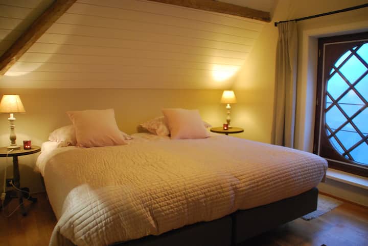 Room With 2 Bedrooms In  Skindles Guesthouse - Poperinge