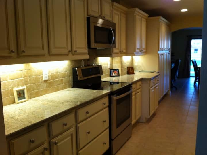 Ocean Villas (Walk To Beach) Unit B (1500 Sq Ft) - Ormond Beach, FL