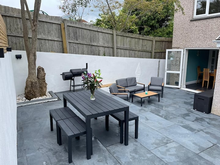 Saltsea Pad
Spacious 3 Bedroom Family Holiday Home. Walking Distance To Zoo And Beaches. - Newquay