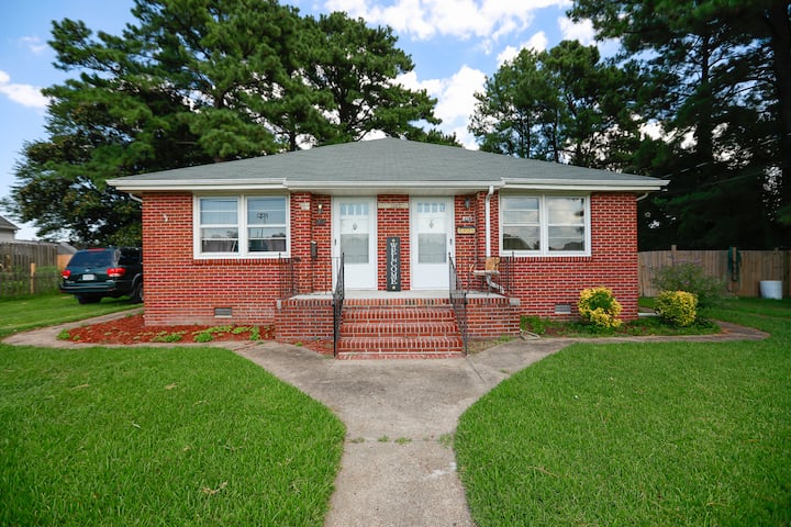 Pet Friendly, Cute, Perfect For Work Travelers! - Chesapeake, VA