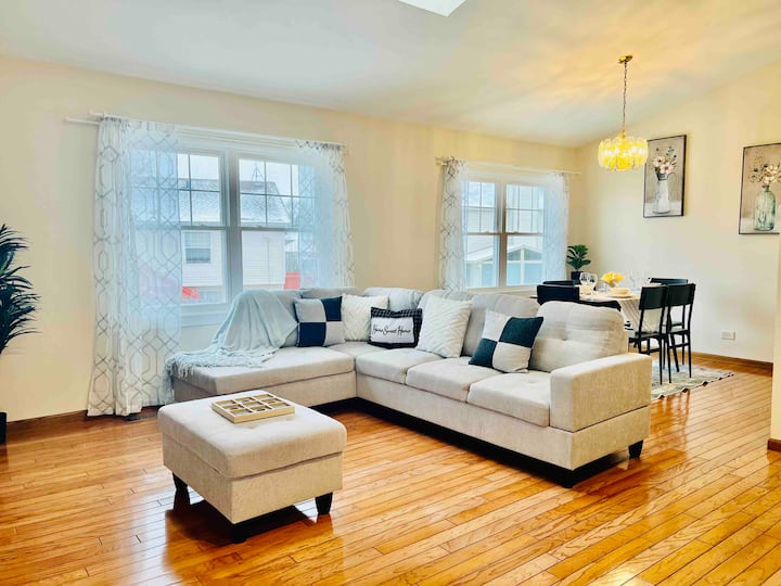 Family Haven In Streamwood | Ideal For Stay Long - Bartlett, IL