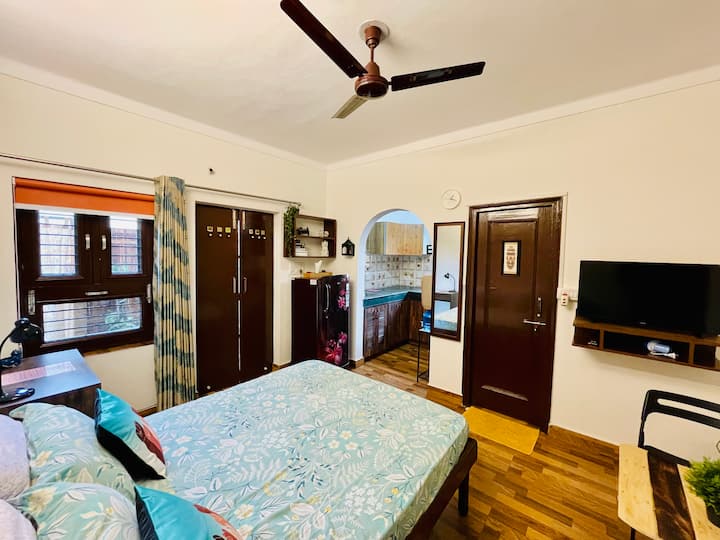 U02- Cosy, Comfortable & Private Studio Unit - Delhi