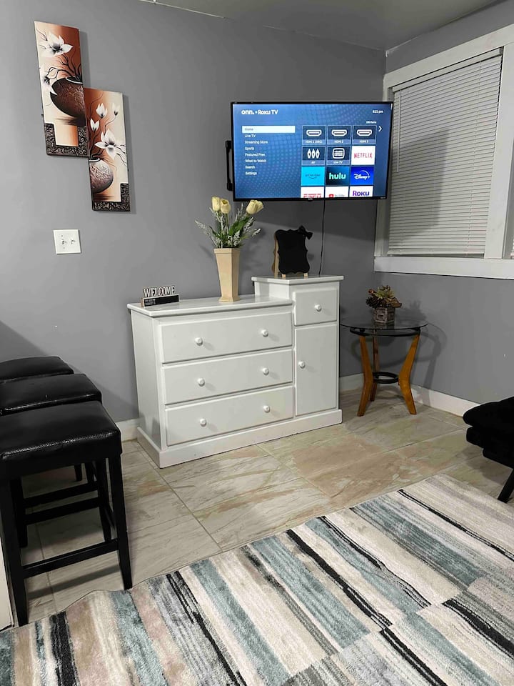 Private One Bedroom Mother In Law House. - Jacksonville, FL