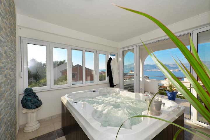 Apartments Silva -Luxury Apartment With Jacuzzi Ii - Okrug Gornji