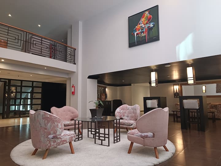 Excellent Location, Pool, Gym, Metro & Park - Quito