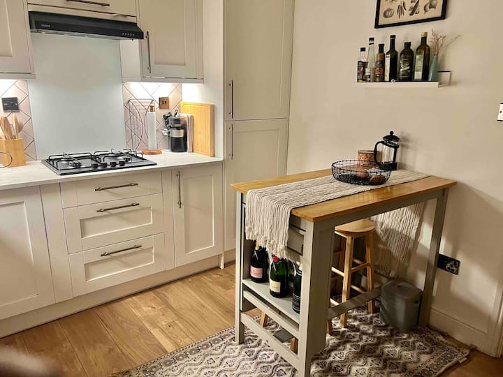 (Female-only) Guest Bed In Cosy Room - Croydon, UK